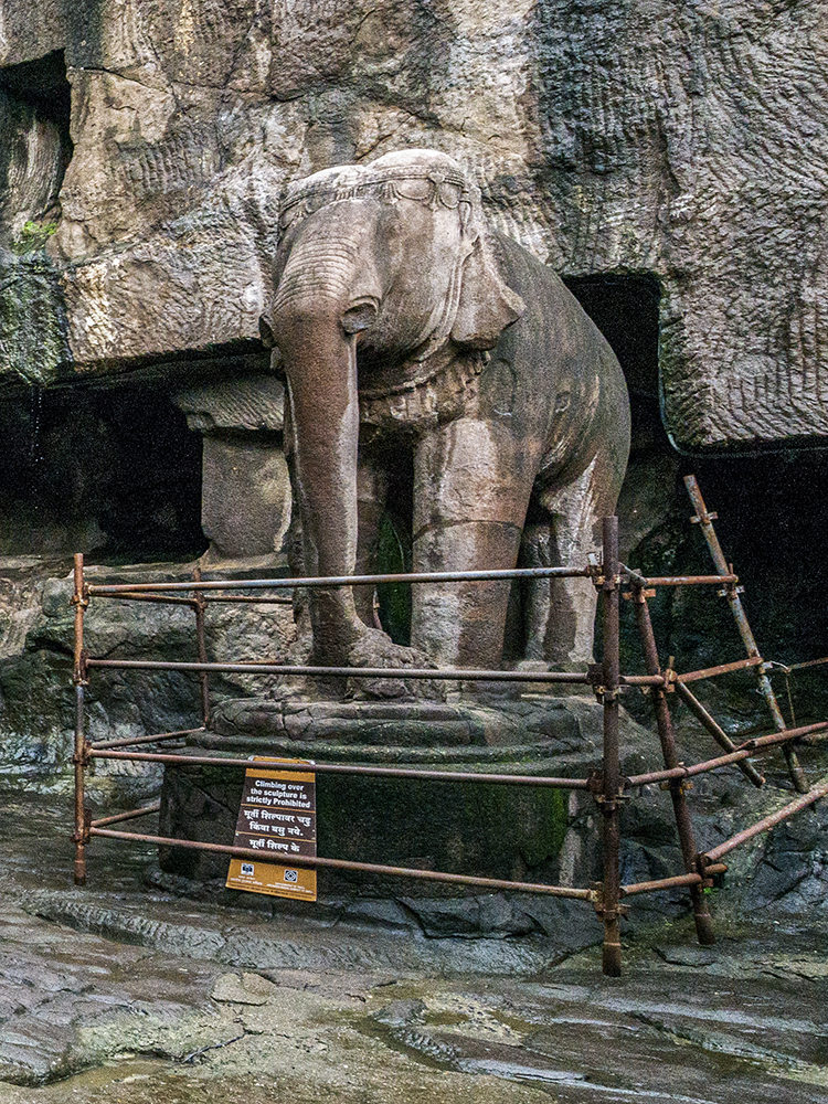 Cuevas De Elefante Trimurti